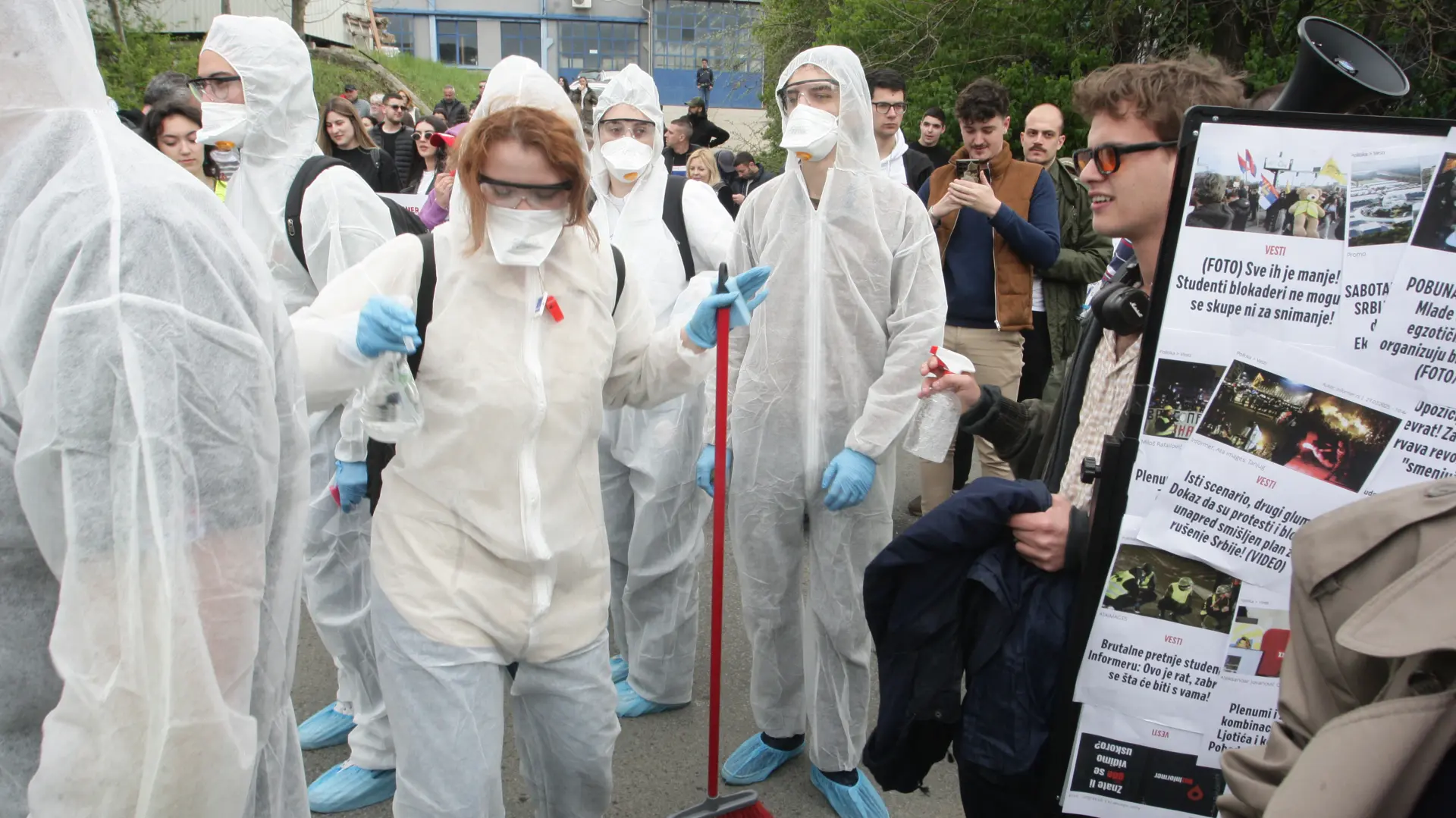 Studenti u blokadi blokirali zgradu u kojoj je redakcija "Informera"